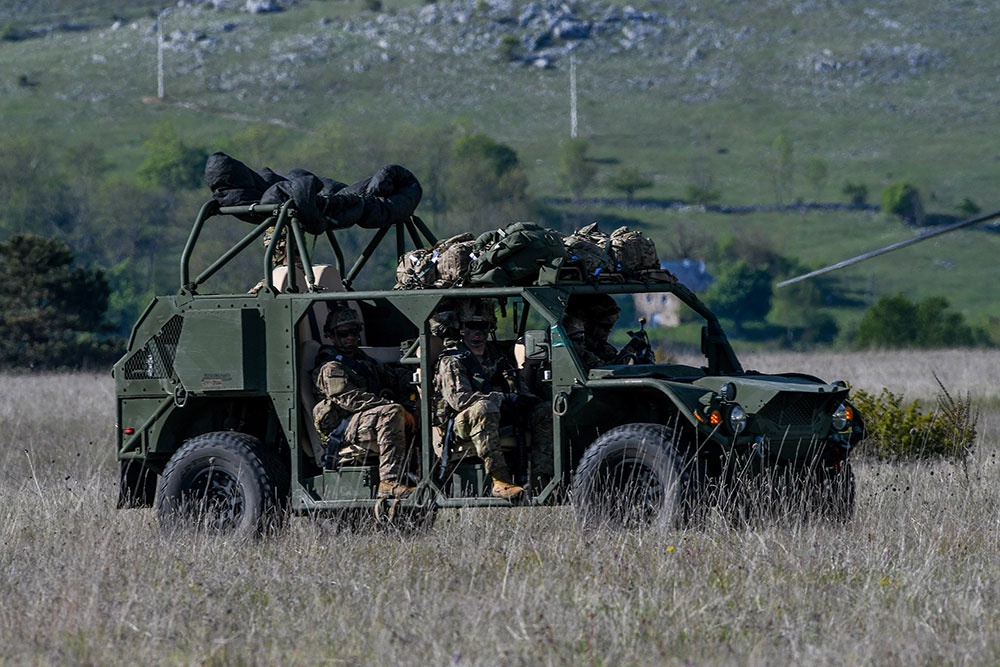 Силы специальных операций ВСУ тайно получили автомобили M1297 A-GMV ...