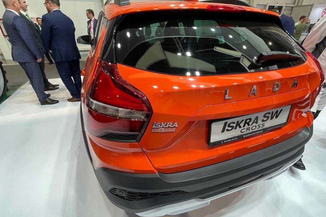 Топовую Lada Iskra SW Cross сняли на фото на "Иннопроме" в Узбекистане - Российская газета
