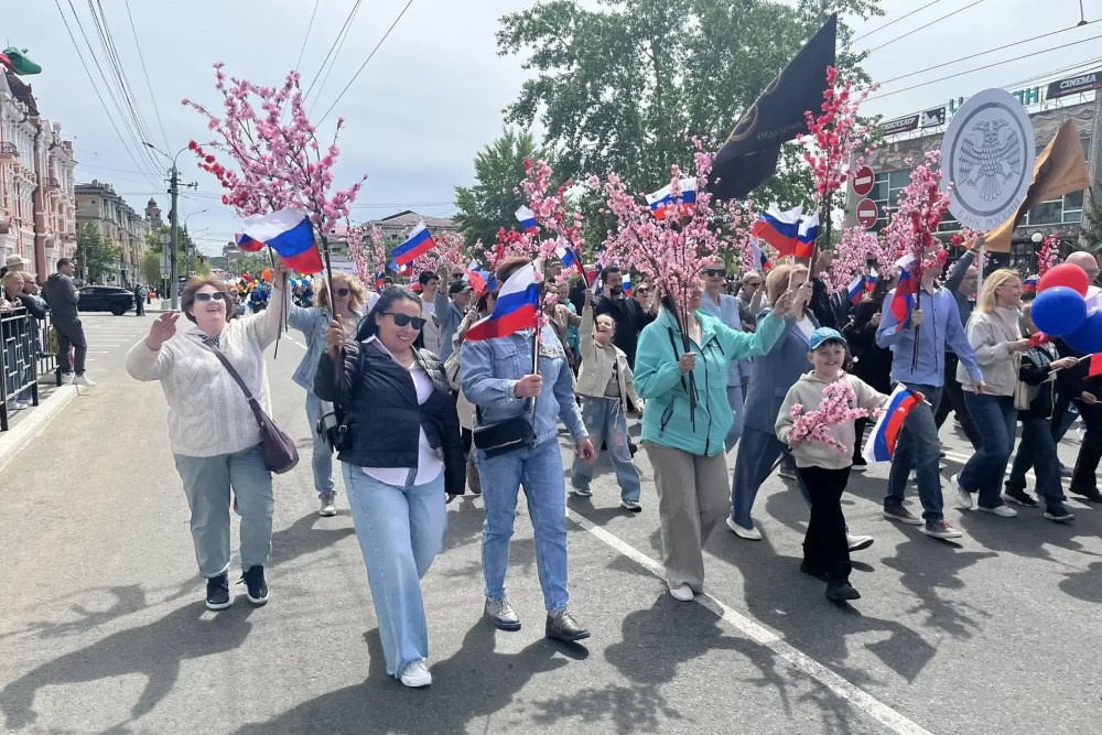 Многотысячная колонна прошла по улицам Читы в честь Дня города ...