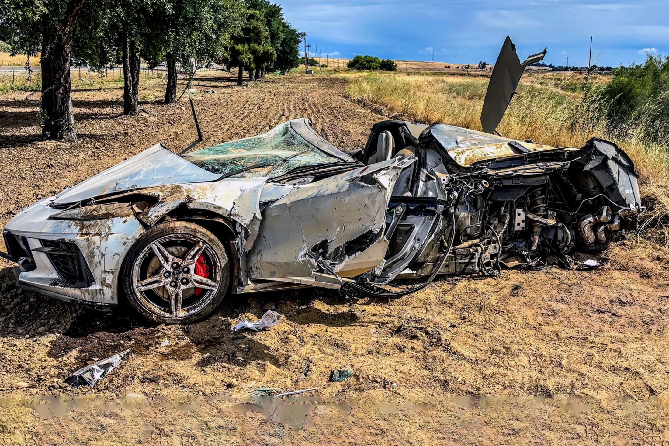 Этот Corvette C8 не пережил аварию, но спас водителя - Российская газета